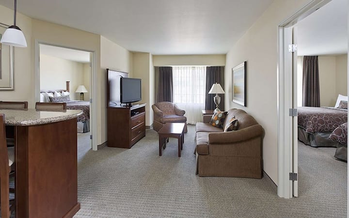 Charming Suite Perfect For Nature Lovers Near Park - Toronto
