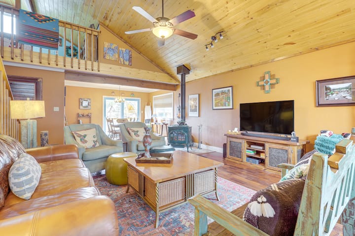 Walk To Main St: 'Mountain Creek Home' W/ Chiminea - Red River, NM