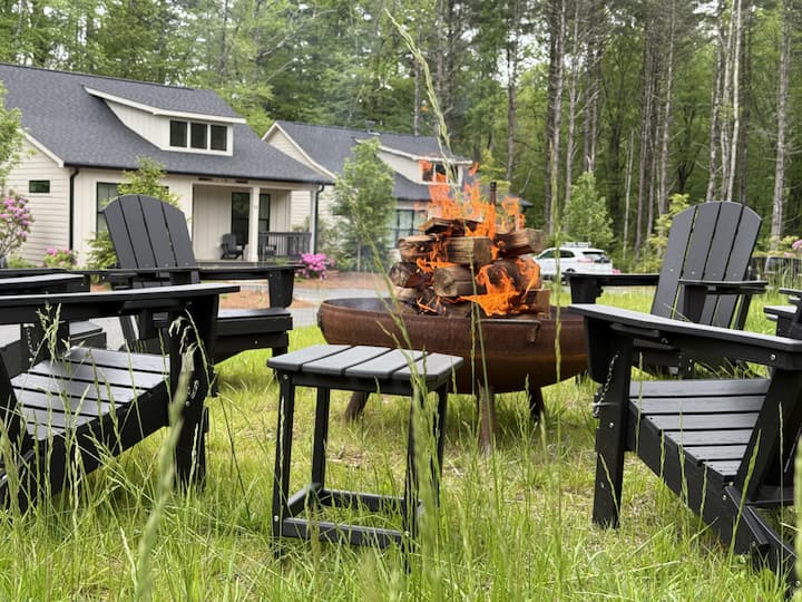 Newly Built 5 Minutes To Town! Gentle Bear Cottage - Cashiers, NC