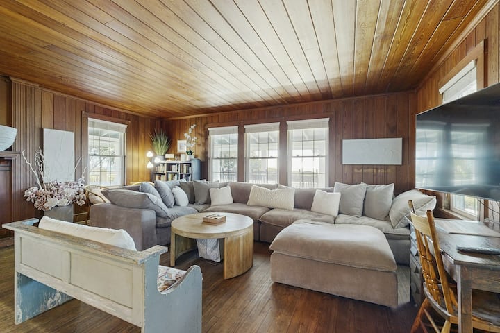 6br Oceanfront | Wraparound Porch | Dog Friendly - Myrtle Beach, SC