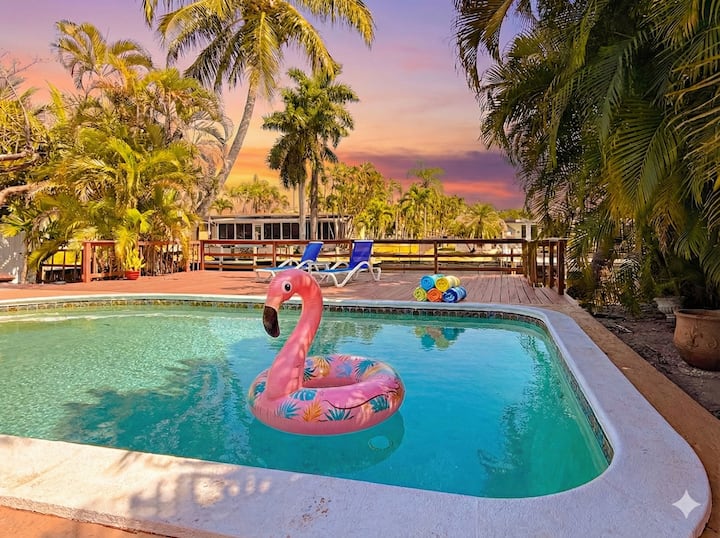 Chic Fort Lauderdale Escape | Pool + Lake Views - Margate, FL