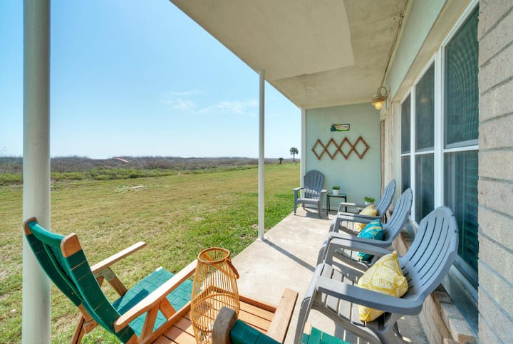 Sleeps 16! 2 Beachfront Condos W/ Pool, Pickleball - Port Aransas, TX