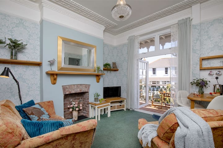 Sea Peeps, Holiday Apartment In Paignton - Totnes