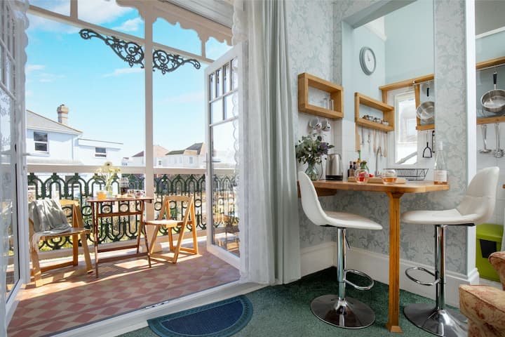 Sea Peeps, Holiday Apartment In Paignton - Paignton