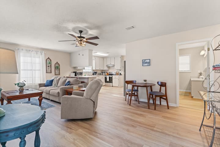 Le Petit Refuge - Fenced Yard - Brunswick, GA