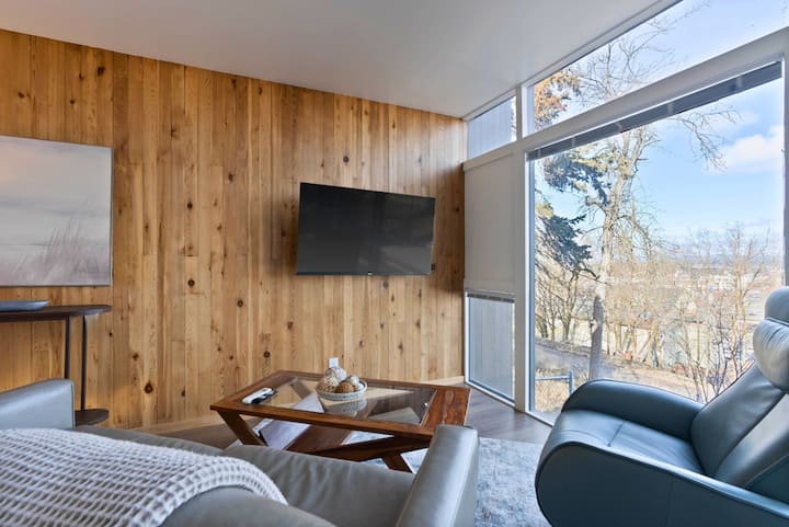 Midcentury Stay W/ Free Parking & Near Hospitals! - Spokane, WA