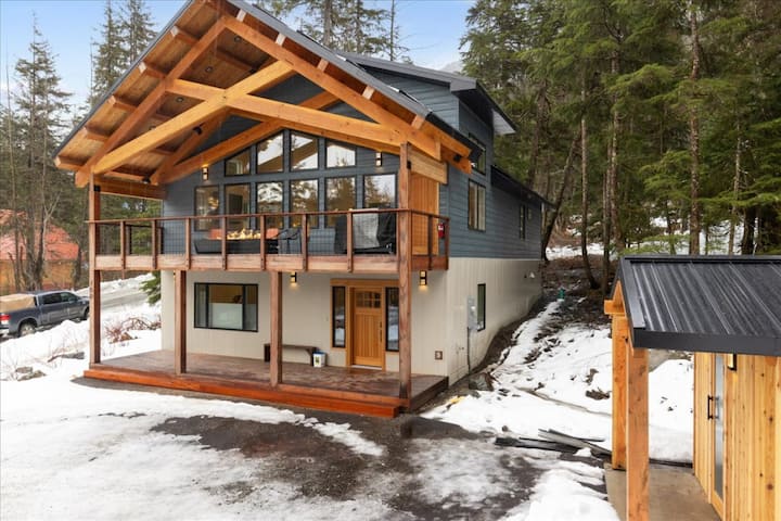 New, Modern, Spacious Alyeska Vacation Home - Girdwood, AK