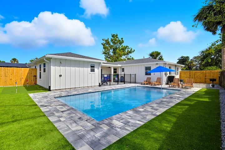 5br Pool, Theater & Minigolf | Good Morning Rental - Atlantic Beach, FL