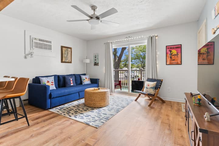 First Floor Condo W Pool And Bikes! - Maryland Beach, MD