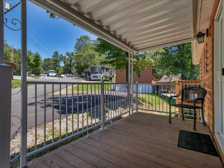 Cozy 1br Cottage Retreat Near Dollywood - Pigeon Forge, TN