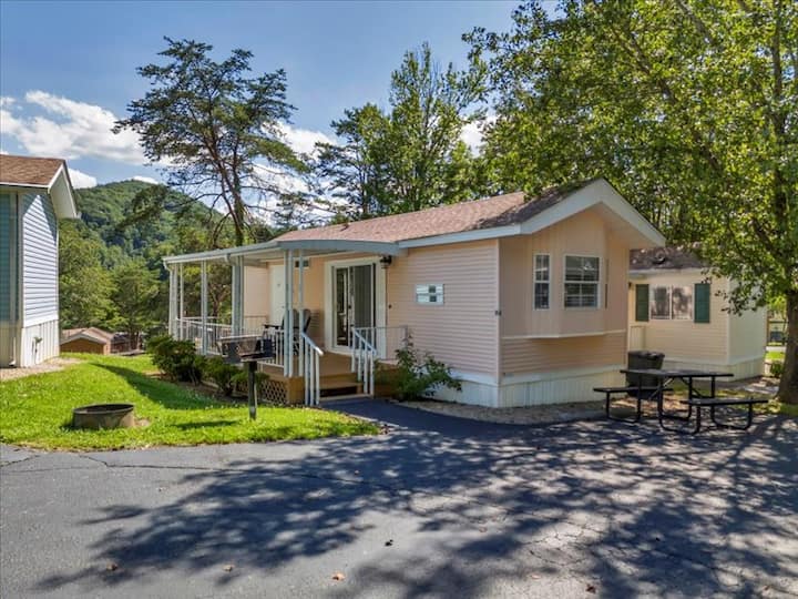 Pet-friendly 1br Retreat In Pigeon Forge - Gatlinburg, TN