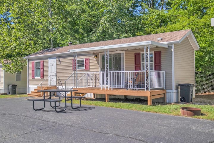 2br Mountain Cottage W/ King Bed | Sleeps 5 - Pigeon Forge, TN