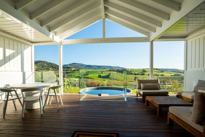 Flame Vista | Luxury Coastal Vineyard Villa - Gerringong