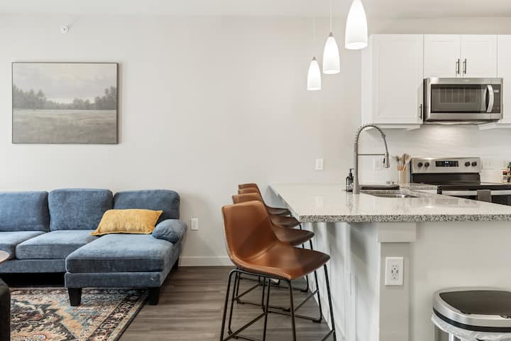 Poolside Luxury | 1br W/ Private Patio - North Burnet - Austin