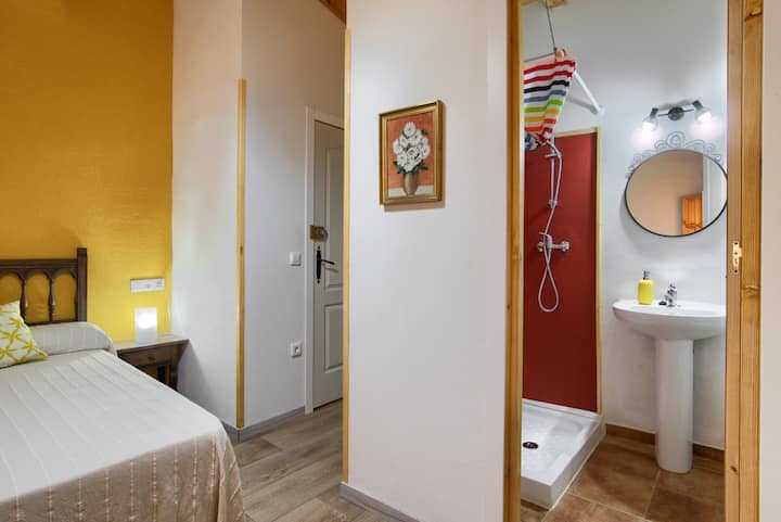 Habitacion Doble-baño Privado-vista A La Montana-a - Aliaga