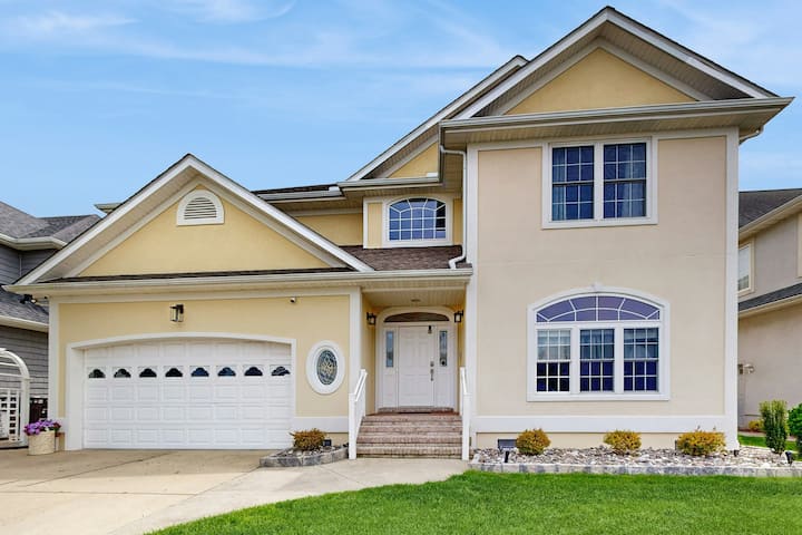 5 Br, Waterfront Home, W/deck & Shared Pool - Ocean City, MD
