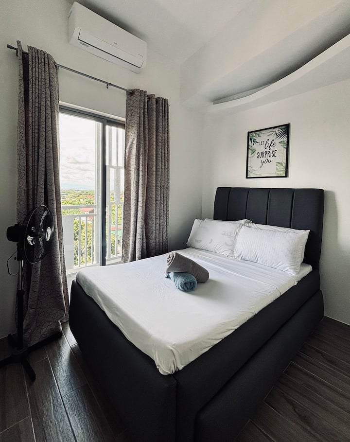 A Smooth & Cozy City Loft - Iloilo City