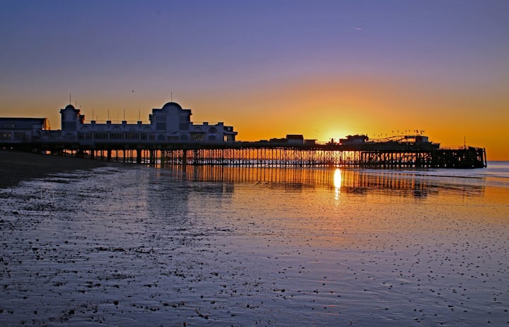 Basic Newly Decorated 2 Bed Studio | Sleeps 2 - Southsea