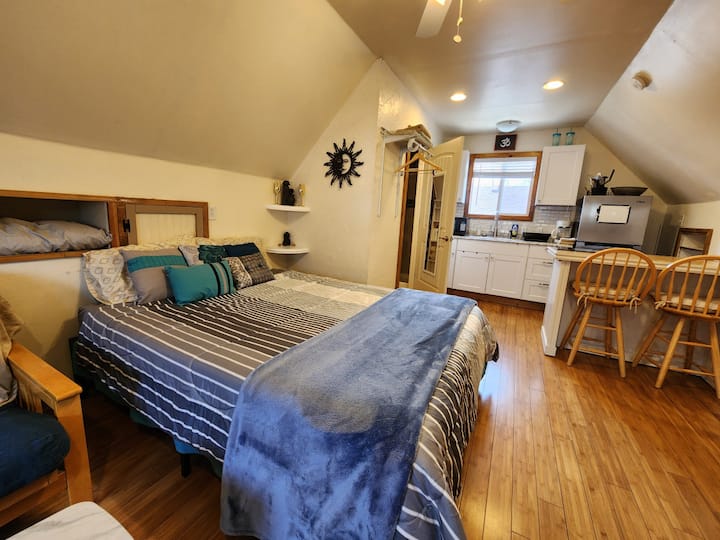 Private Loft Studio With Mountain Views – Near Dt - Ogden, UT