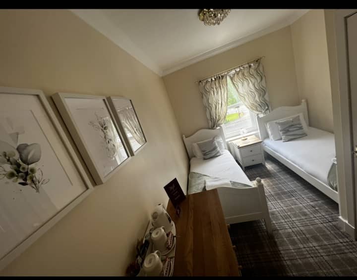 Standard Double Or Twin Ensuite At The Village Inn - Biggar