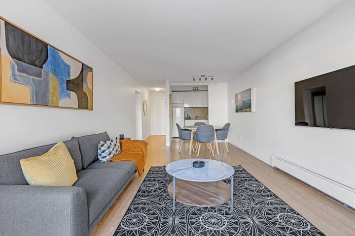 One Bedroom Suite W/ Parking : Great Location - Vancouver