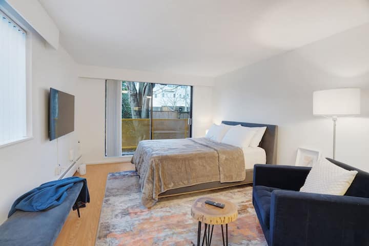 Charming Studio W/ Patio & Parking - 溫哥華