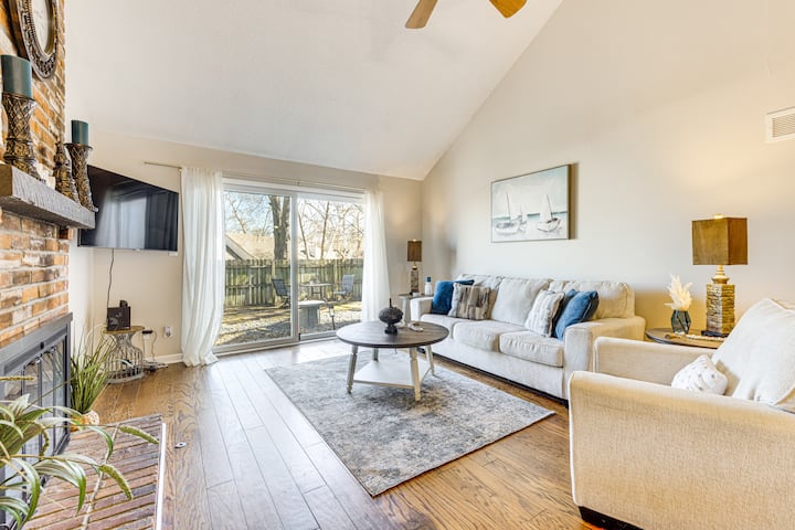 Pool Access & Private Fire Pit: Kansas City Gem! - Kansas City, MO
