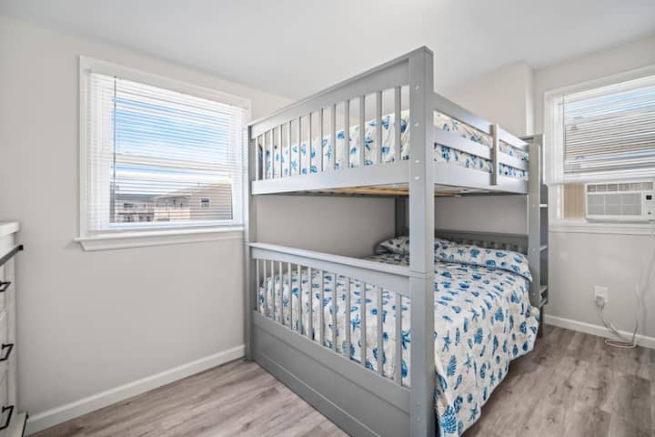 Beach Getaway + Parking + 2 Blocks To Beach! - New Jersey
