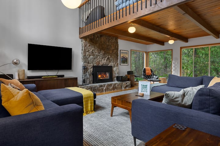 Midcentury Modern, Mt Hood River Views - Sandy, OR