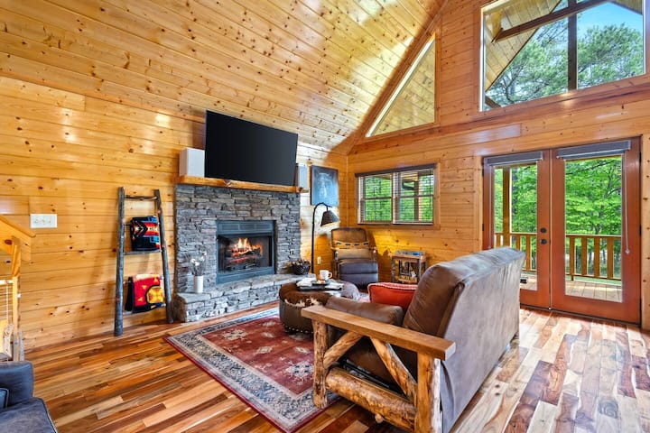 Chalet, Fire Pit, Spa, Dog Friendly, Ample Parking - Murphy, NC