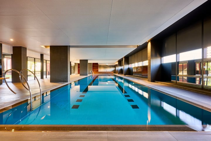 The Perfect City Pad - Elegant 1br Near It All - Australia