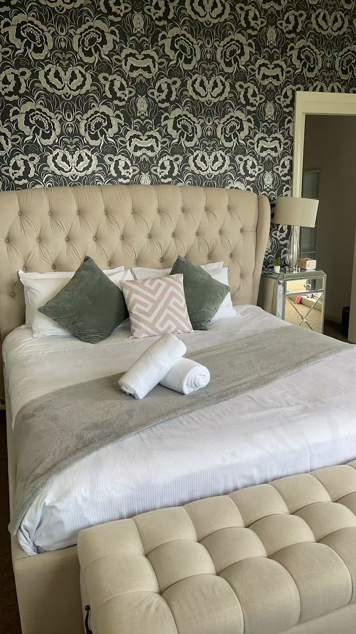 Stunning Waterview - Exclusive Ensuite King Room - Sutherland Shire
