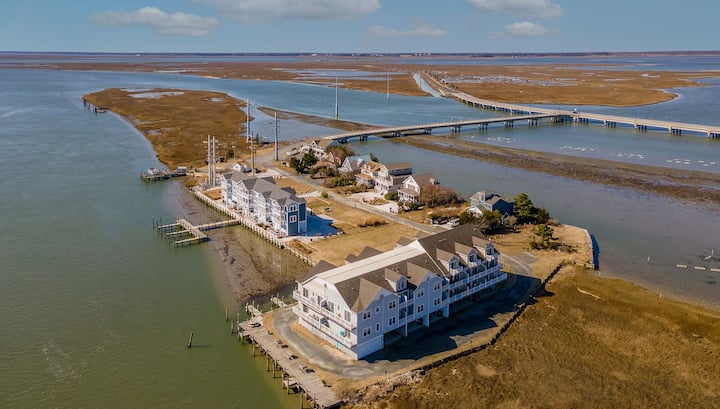 Ducks, Docks, And Flip Flops By Seaside Vacations - Chincoteague, VA