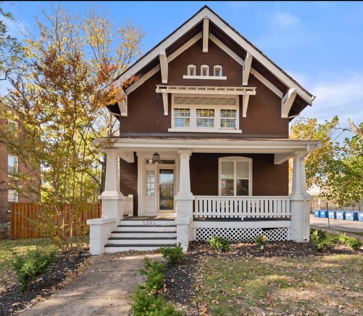 The Gateway Getaway - Clayton, MO