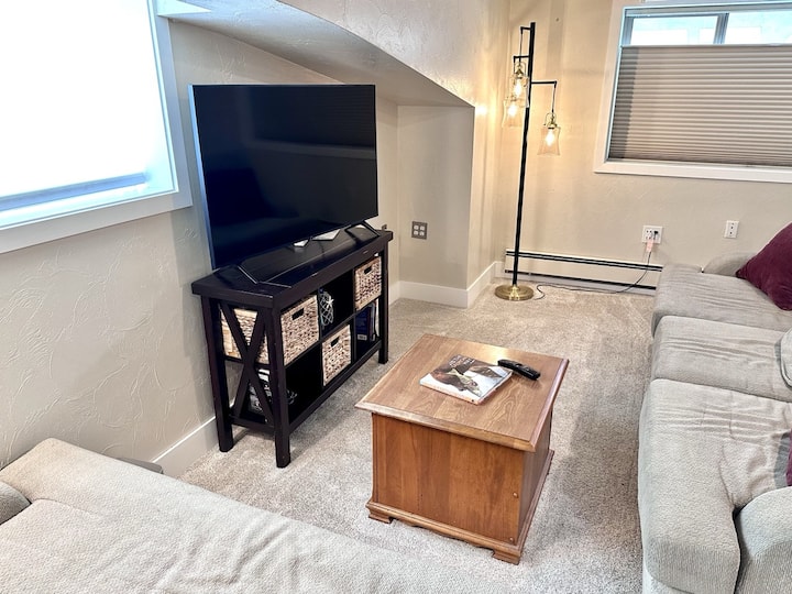Arctic Loft: Sleek, Spacious And Centrally Located - Alaska