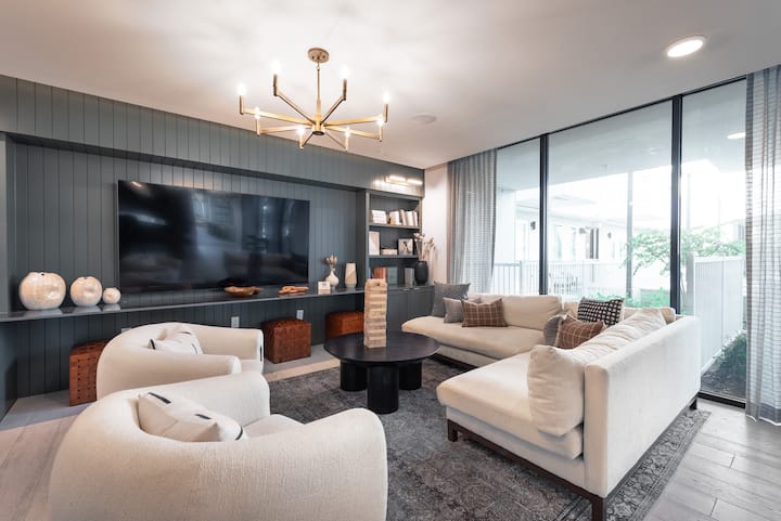 Beautiful 3 Bedroom Oasis Close To Downtown - Austin