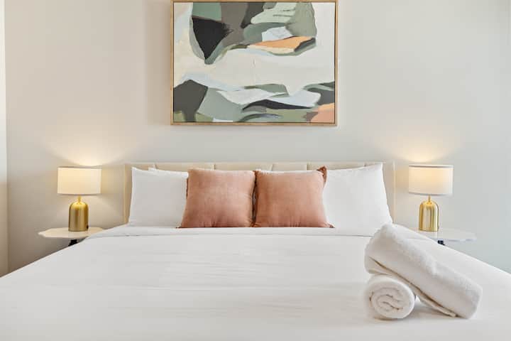 Beautiful 3 Bedroom Oasis Close To Downtown - Austin