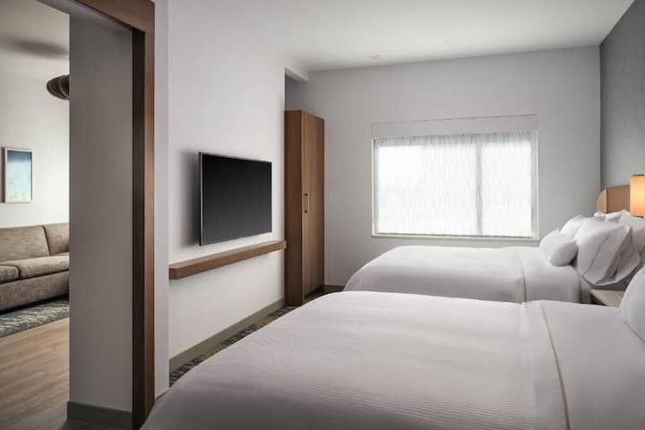 Steps From Disneyland: Bright, Welcoming Suites - Anaheim, CA