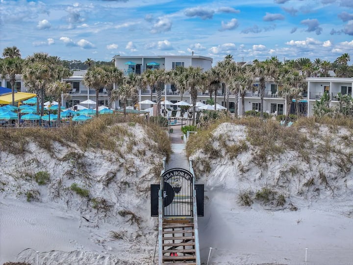 Stroll To The Beach: 4 Pet Friendly Rooms W/ Pool - Jacksonville Beach, FL