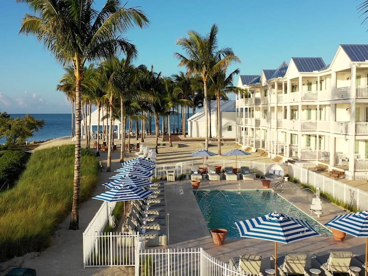 Marathon Beachfront Suite | 1br Veranda +Luxe Bath - Marathon, FL