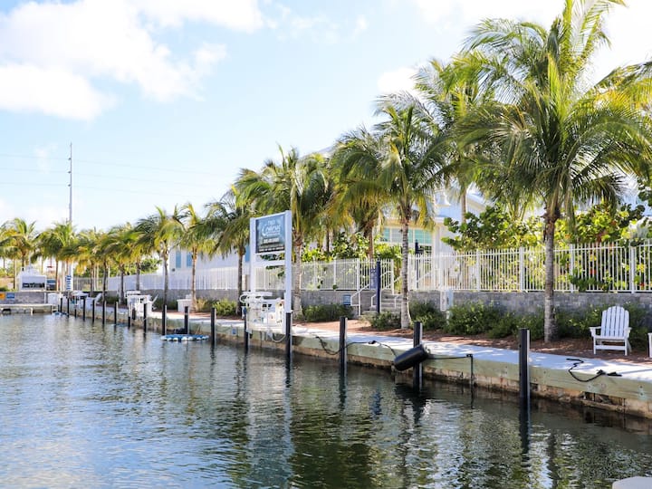 Marathon Beachfront | 2kings, Veranda + 2luxebaths - Marathon, FL