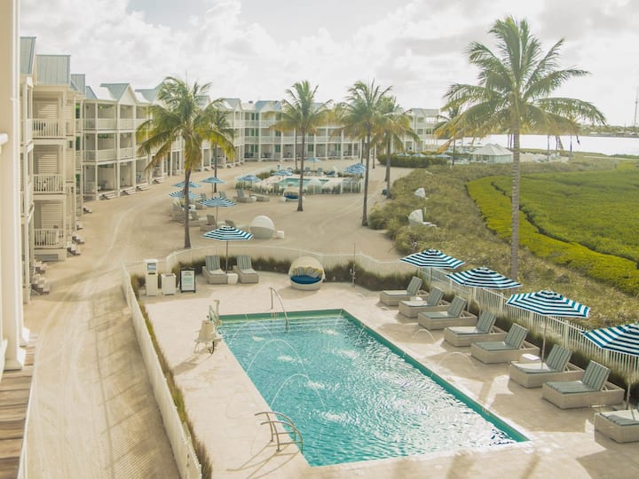 Marathon Oceanfront | 2 King Beds + Balcony - Marathon, FL