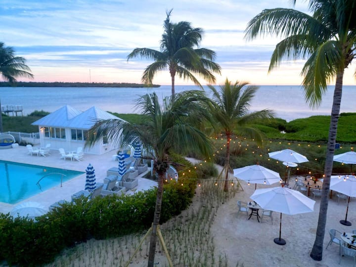 Marathon Beachfront Suite | 1br Veranda +Luxe Bath - Marathon, FL