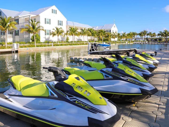 Marathon Beachfront | 2br, Veranda + 2 Luxe Baths - Marathon, FL