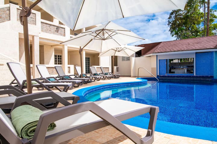 Coastal Stay With Pool, Spa, And Poolside Bar - Barbados