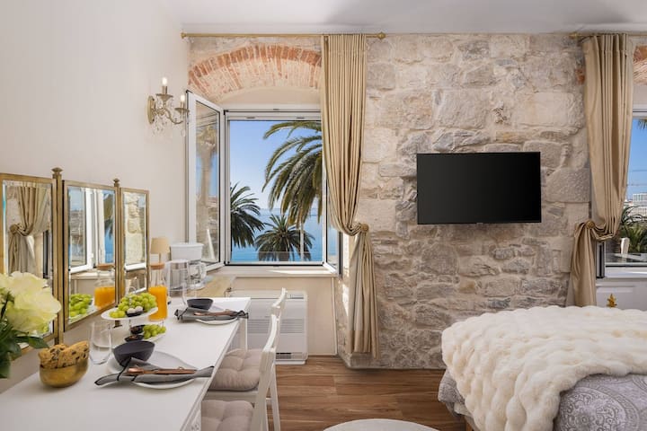 Luxury Room For 2+1, Split Main Promenade, Sea 30m - Split