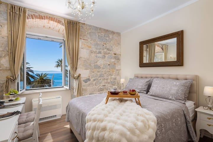 Deluxe Room For 2 In Diocletian's Palace Split - Split