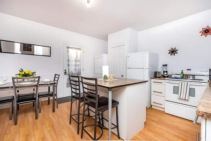 Pet-friendly Apartment - Steps To Rideau Centre! - Gatineau