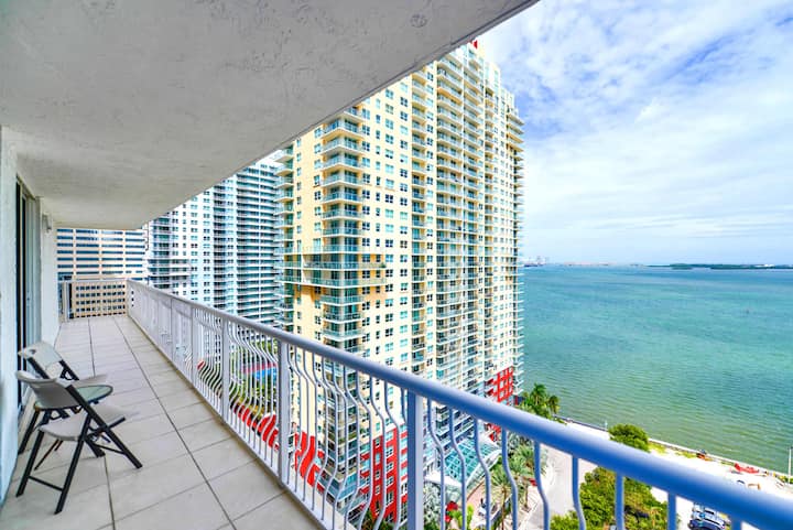 Breathtaking Water Views | Brickell Condo - Miami