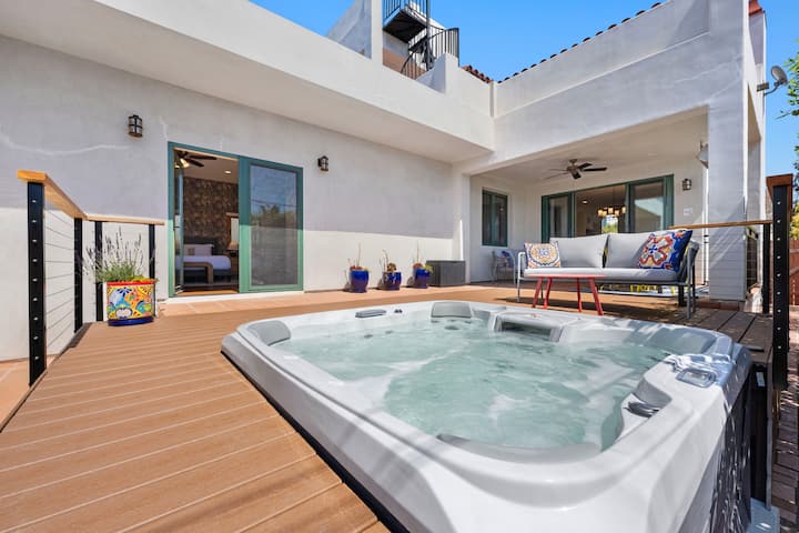 Casa Brisa | 4br Rooftop Oceanview + 5 Min Beach - San Diego, CA